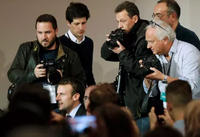 Emmanuel Macron montre ses muscles