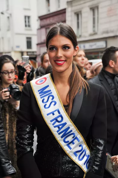Iris Mittenaere : l'incroyable parcours de la plus belle Miss de l'univers