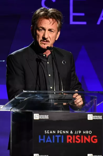 Sean Penn entouré de ses enfants pour le gala de sa fondation