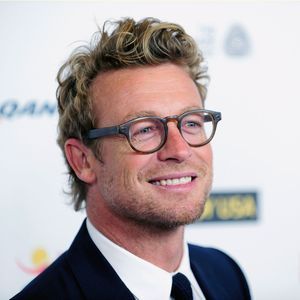 Simon Baker se sépare de sa petite amie Laura May Gibbs