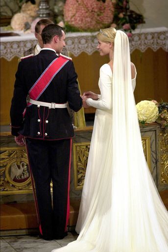 au-mariage-de-mette-marit-et-haakon-il-y-a-20-ans