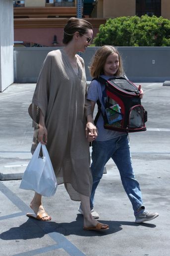 Angelina Jolie Fait Le Bonheur De Sa Fille Vivienne Avec Un Adorable Lapin