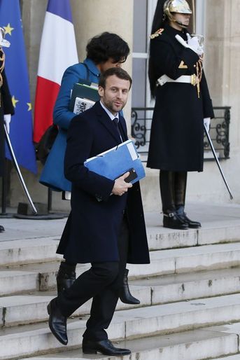 Une barbe pour Emmanuel Macron : Nouveau look pour la nouvelle année