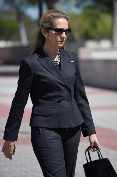 Letizia d'Espagne aux côtés de Felipe pour un dernier adieu à l’infante ...