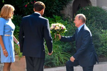 Vladimir Poutine accueilli à Brégançon par Emmanuel et Brigitte Macron