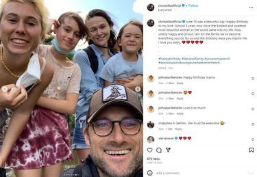 Véronique Sanson : la chanteuse émue au mariage de son fils Christopher