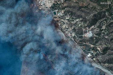 Avant/après : les îles touristiques grecques calcinées par les incendies