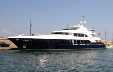 Adrien Labi : enquête sur l'investisseur qui voulait faire main-basse ...