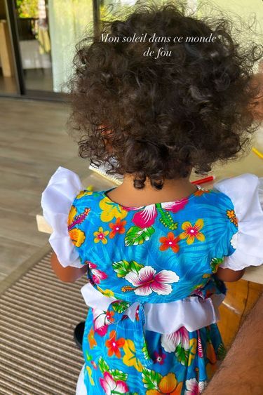 Slimane dévoile une nouvelle photo de sa fille Esmeralda, qui a bien grandi