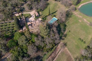 À Brignoles, dans le Var, la villa de George et Amal Clooney en proie ...