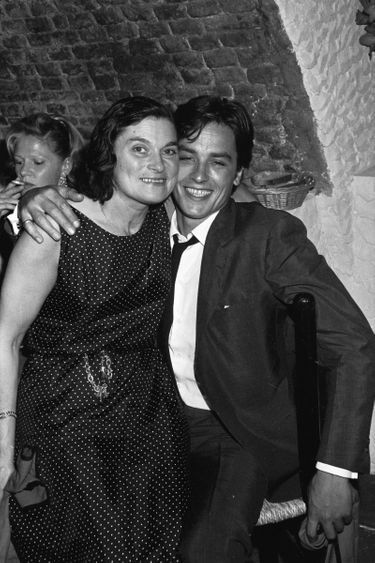 Alain Delon : une enfance, un destin