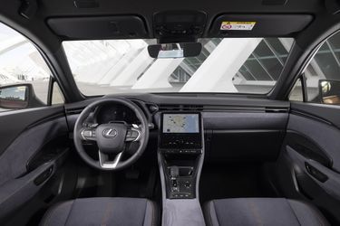 Essai Lexus LBX : le SUV urbain qui relance le concept de la « petite ...