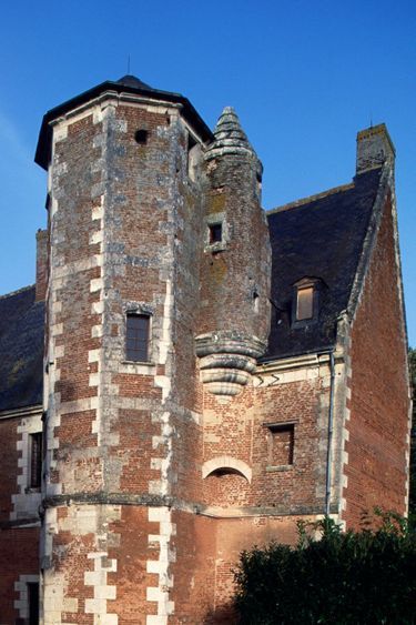 Plessis-lèz-Tours ou ce qu’il reste de l’ancien palais de briques et de ...