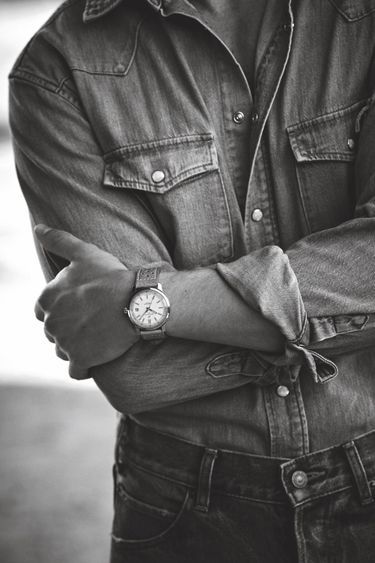 Austin Butler devient le nouveau visage de la maison Breitling