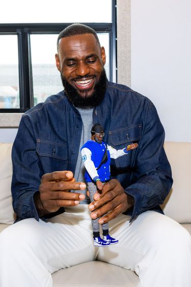 LeBron James, la star de la NBA entre dans le monde de Barbie