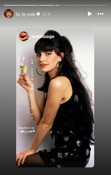 Lio soutenue par ses filles, pour sa première fête des mères depuis le ...