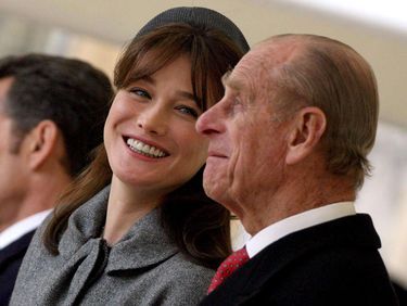 Quand Carla Bruni-Sarkozy éclipsait la reine Elizabeth II