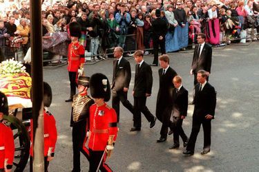 Le prince Harry : le déshonneur et la guerre familiale