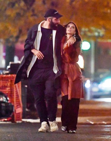 Après Rita Ora et Dua Lipa, Romain Gavras roucoule avec Emily ...
