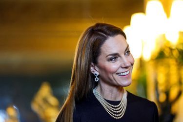Kate Middleton a dégainé ses (fausses) perles pour le couple ...