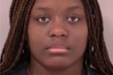 Une employée de crèche étouffe à mort un bébé de 11 mois dans le but d ...