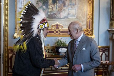 Rencontre historique entre le roi Charles III et sept représentants des ...