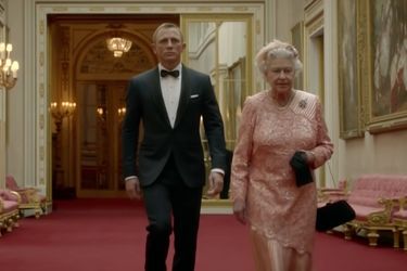 Daniel Craig évoque sa rencontre avec la reine Elizabeth II, quelqu'un ...