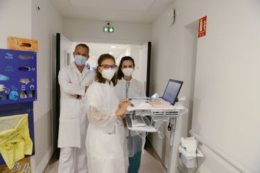 Le professeur Raoult sans masque