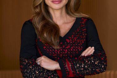 Rania sublime sur ses trois nouveaux portraits, en prélude de ses 52 ans