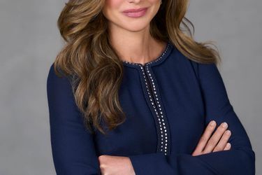 Rania sublime sur ses trois nouveaux portraits, en prélude de ses 52 ans