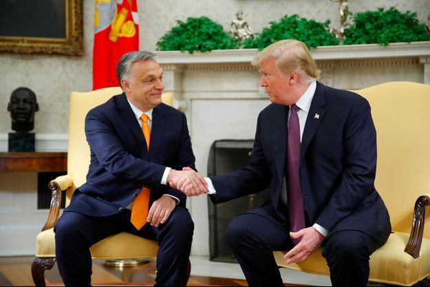 Dans le Bureau ovale, Donald Trump salue Viktor Orban, Dans le Bureau ovale, Donald Trump salue Viktor Orban,