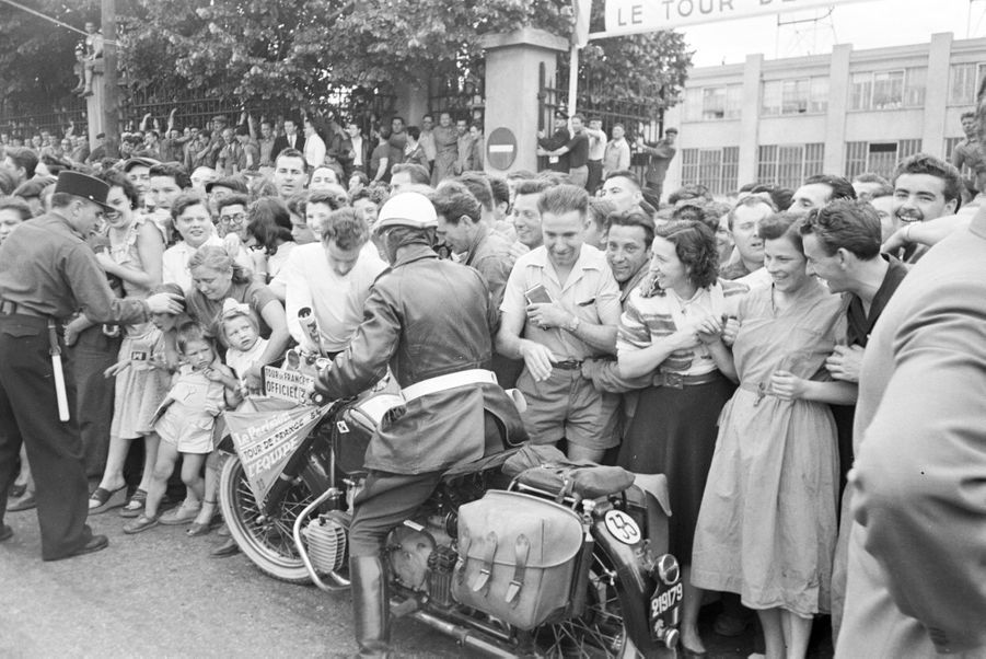 Tour de France 1954 : Dans les archives photos de Paris Match