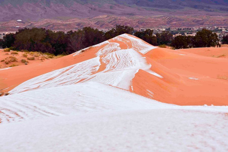 Les impressionnantes images de la neige au Sahara