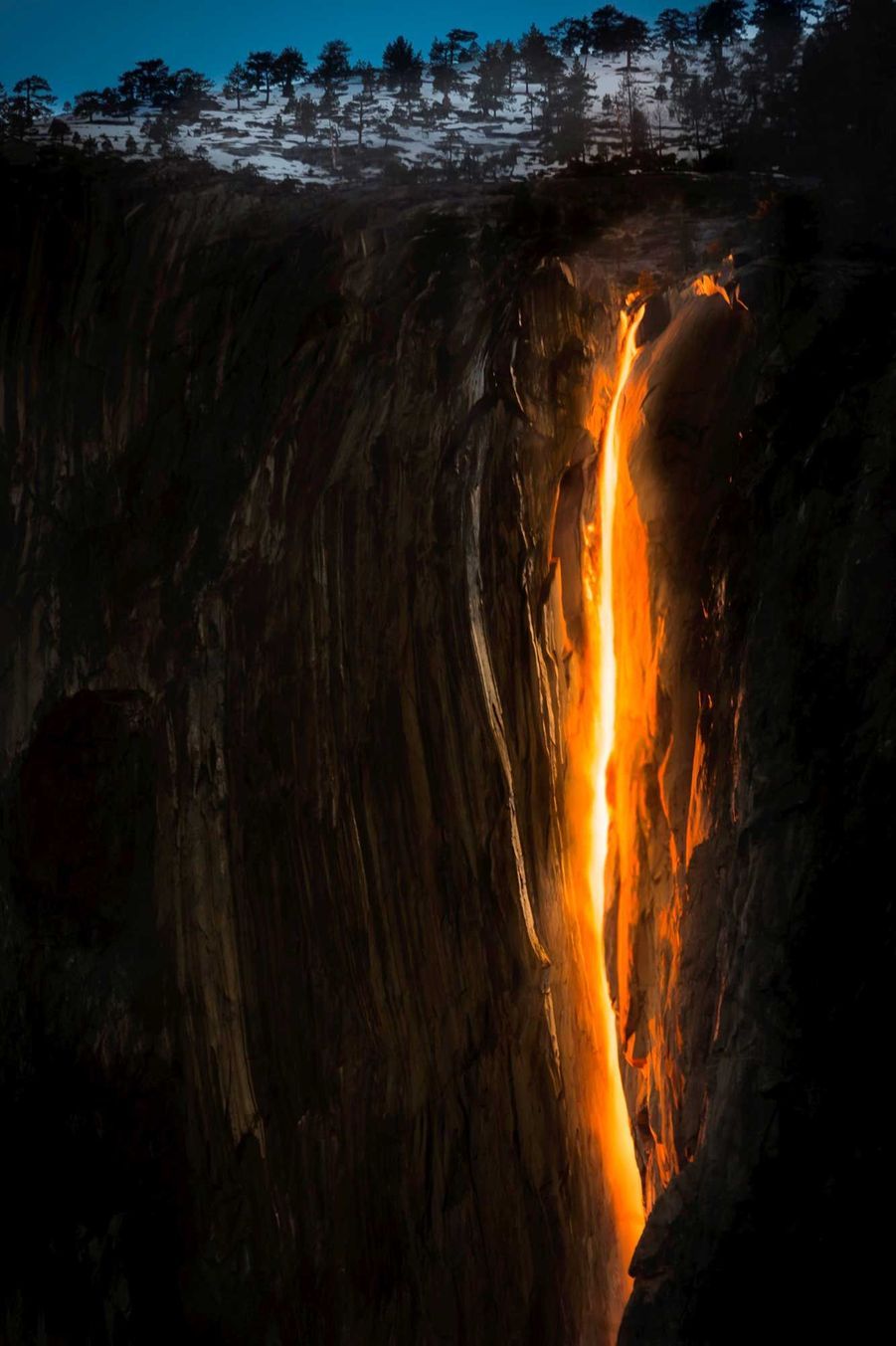 Quand une chute d’eau se transforme en jetée de lave