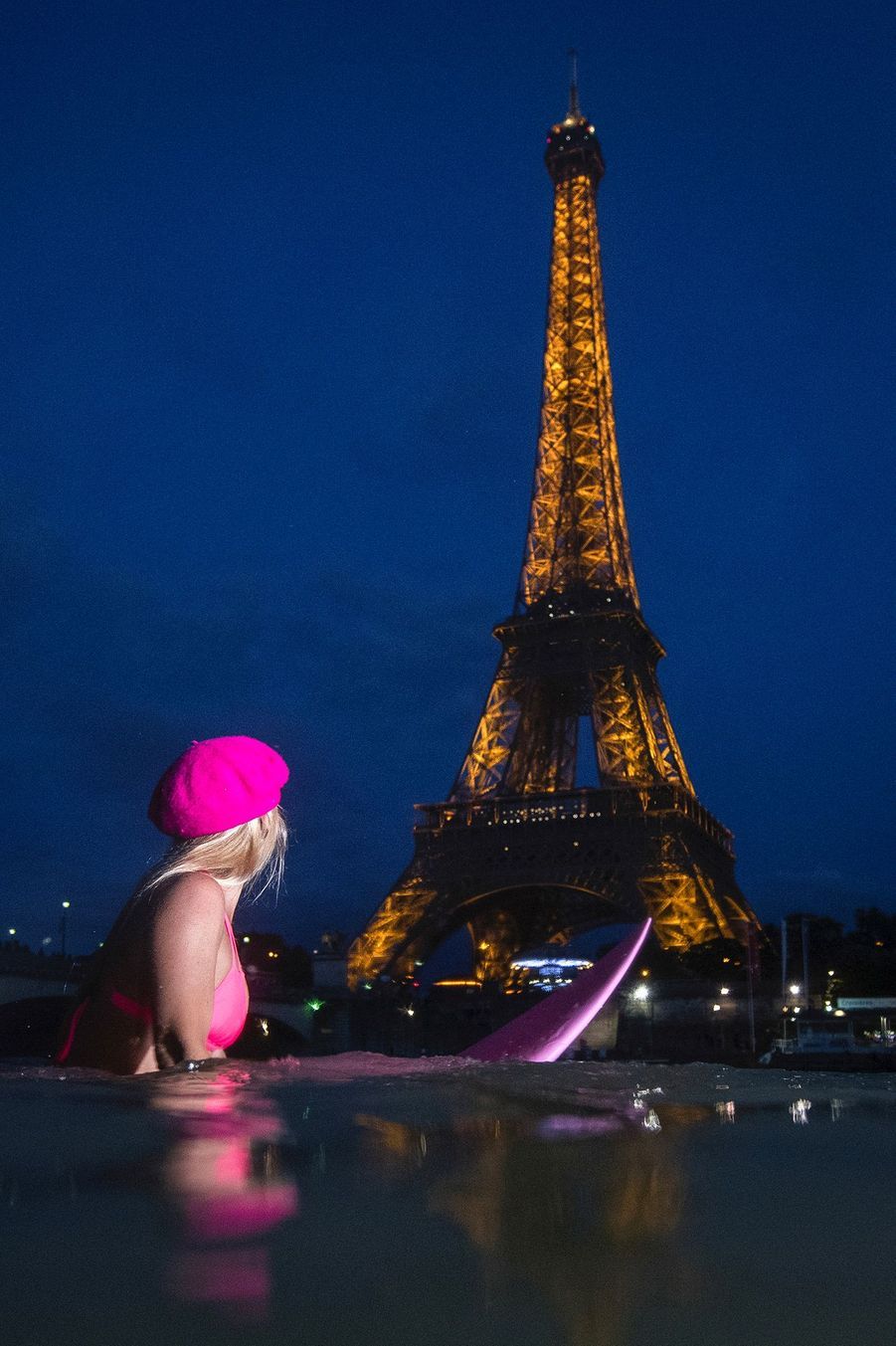 Surf sur la Seine pour Alison Teal