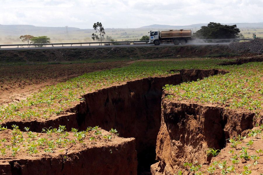 Une énorme crevasse apparaît au Kenya