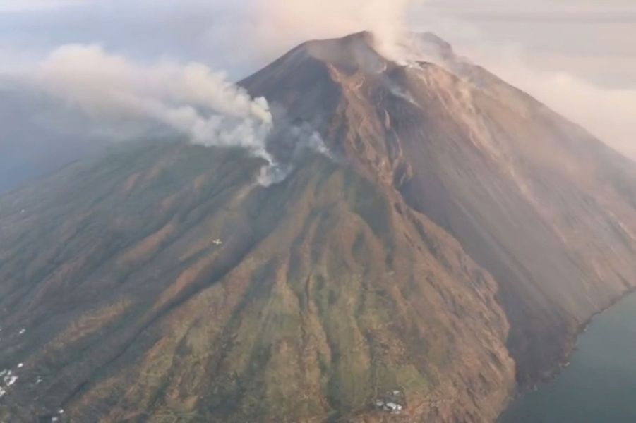 "Une pluie de feu tombait du ciel" : le réveil du volcan Stromboli