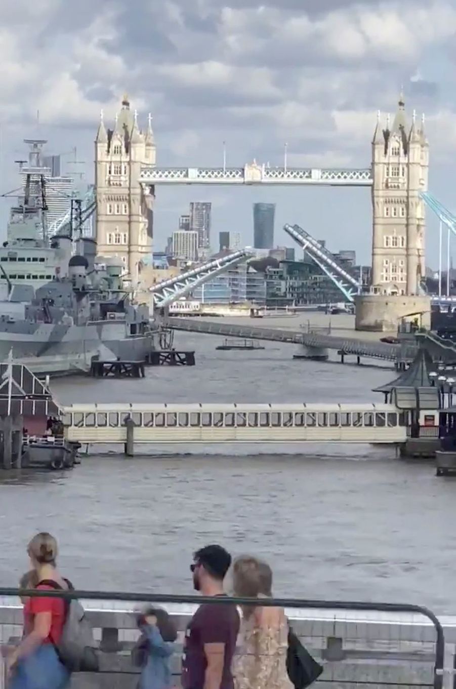 A Londres, le Tower Bridge tombe en panne et provoque la cohue