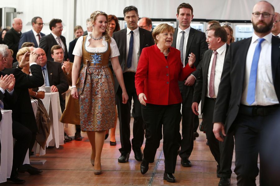 Angela Merkel fête la bière