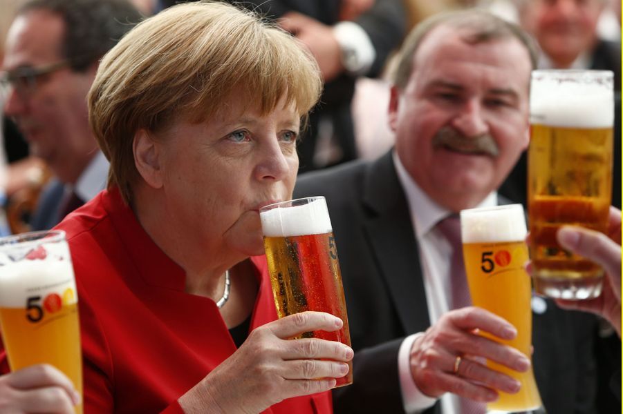 Angela Merkel fête la bière