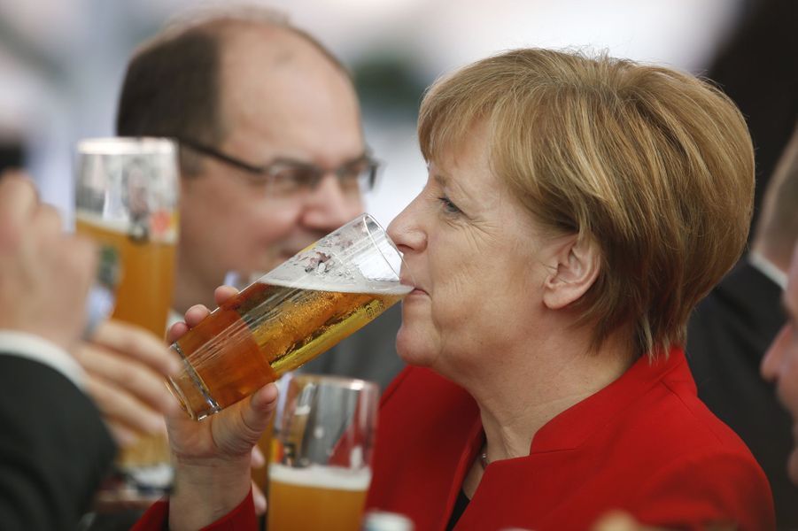 Angela Merkel fête la bière