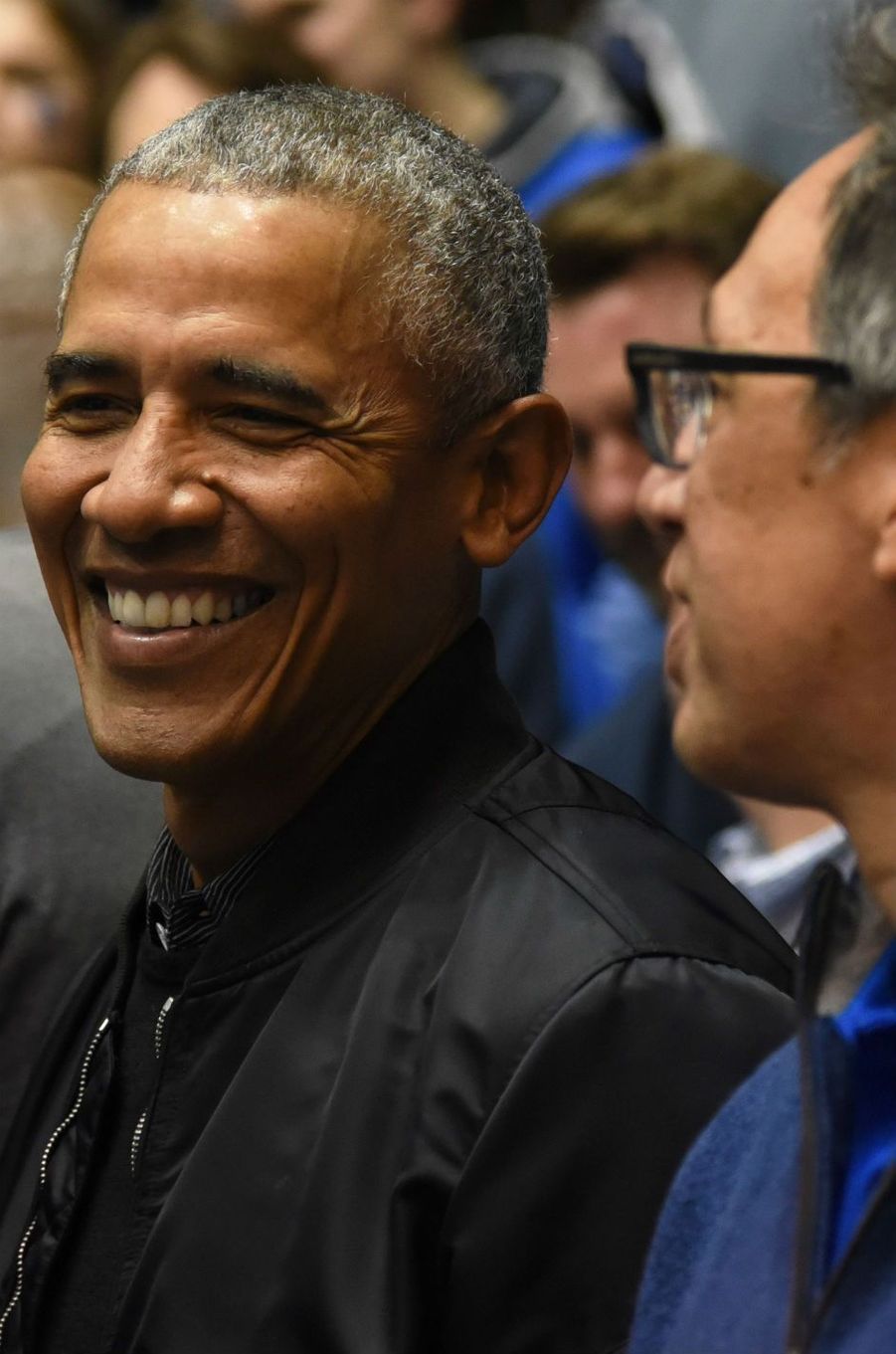 Barack Obama arbore une veste "44"
