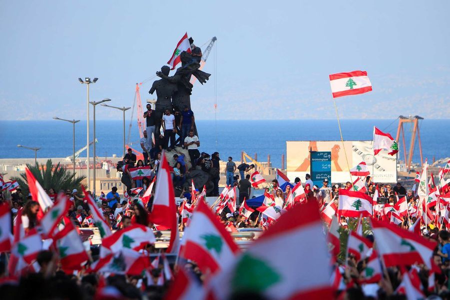 Cinquième jour de manifestations au Liban, un plan de réformes attendu