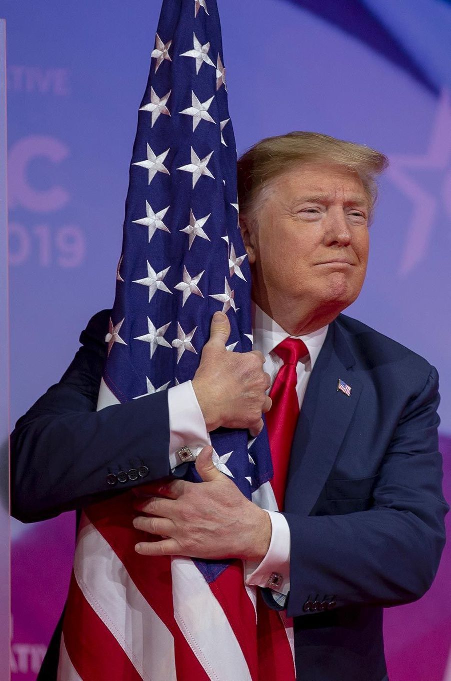Donald Trump critique les démocrates et l'enquête russe... et câline un ...