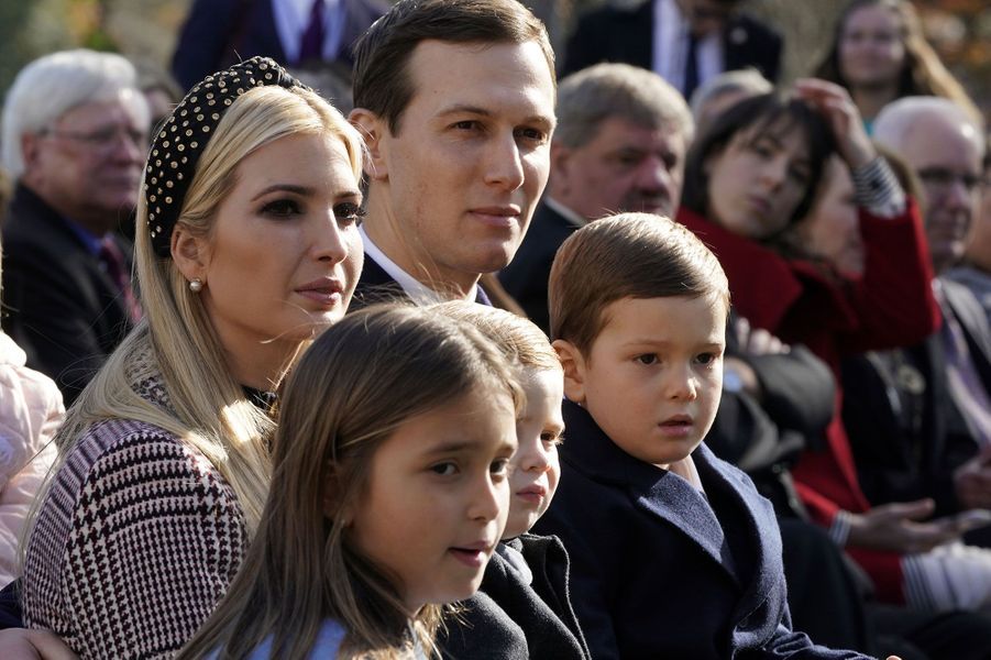 Donald Trump gracie la dinde de Thanksgiving devant ses petits-enfants