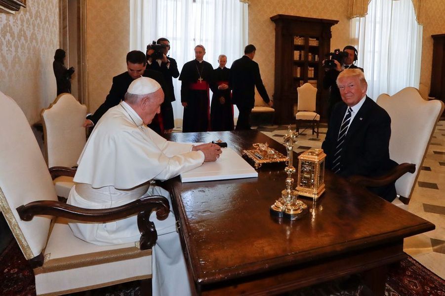 En images, Donald Trump rencontre le pape François