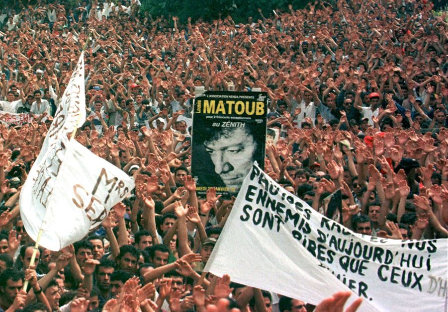Été 98. Lounès Matoub assassiné, la Kabylie pleure son chanteur courage
