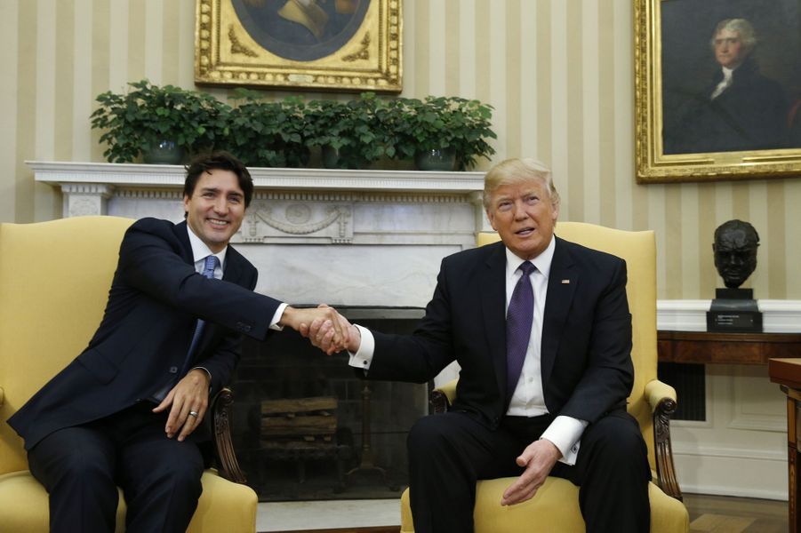 La poignée de main entre Justin Trudeau et Donald Trump devient virale