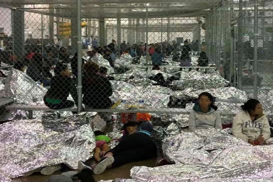 Les images qui alertent sur les conditions de détention des migrants au ...