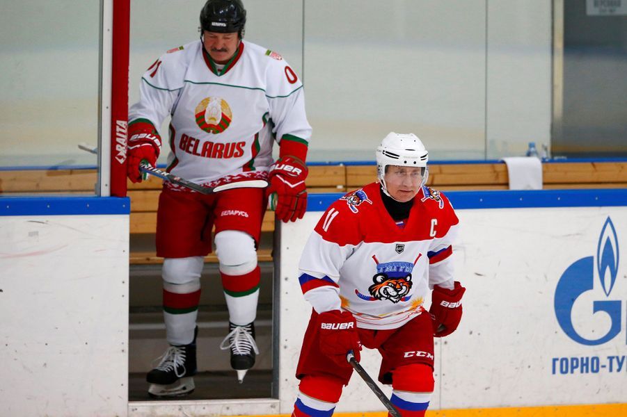 Poutine et Loukachenko brisent la glace à Sotchi